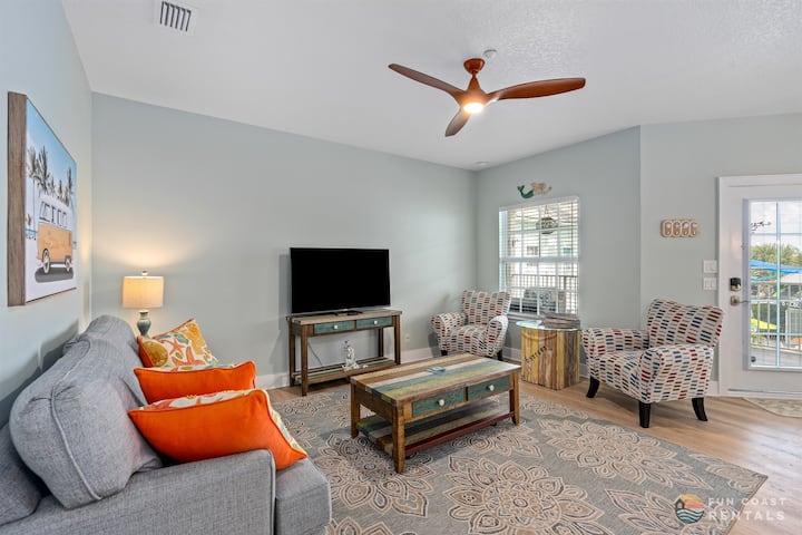 Flagler Avenue Balcony! Dog Friendly & Near Beach! - New Smyrna Beach, FL