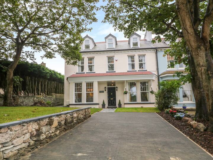 Lyngaran House - Holyhead