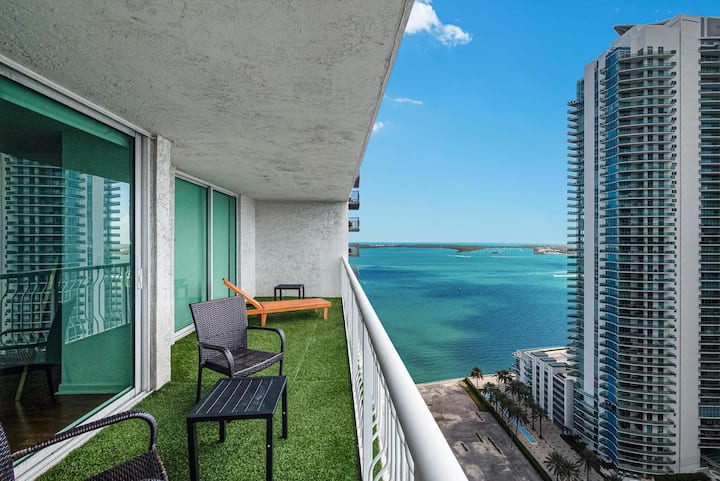 Modern Bayview Apartment In Brickell Bay - Miami, FL