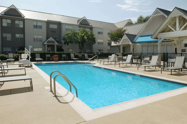 Great Stay! Free Breakfast, W/ Pool, Pet-friendly - 브리즈번