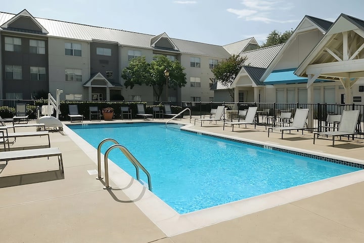 Prime Location! Free Breakfast, Pet-friendly - South San Francisco, CA