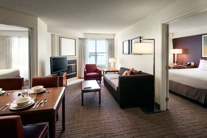 2 Modern Units! W/ Outdoor Pool, Free Breakfast - South San Francisco, CA