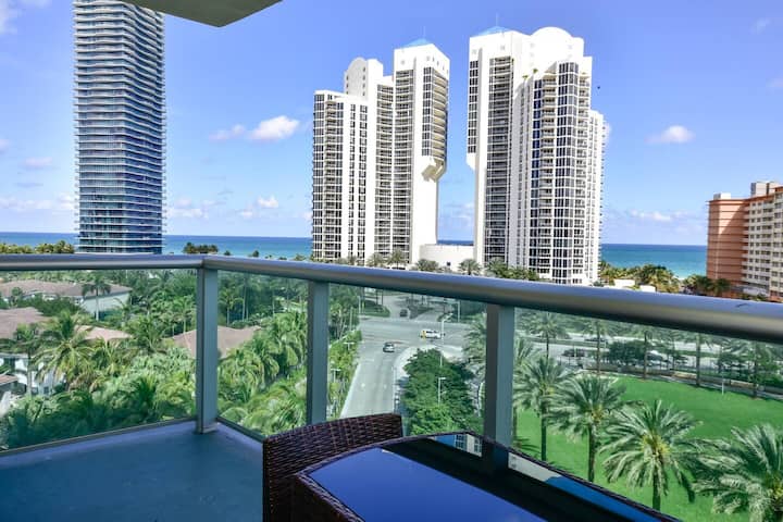 Ocean View Spacious Corner Unit - Aventura, FL