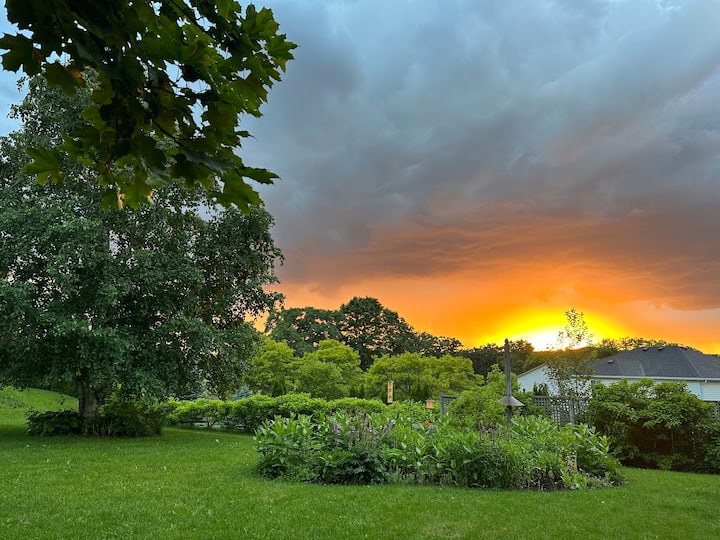 The Sunset Suite • Peaceful 2br Cambridge - Ontario