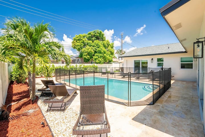 Sun-drenched Villa. Sparkling Pool. 5 Star Cleaner - Boca Raton, FL