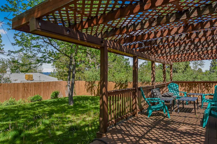 Charming Five Bedroom Denver Home | The Pink Palac - Englewood, CO