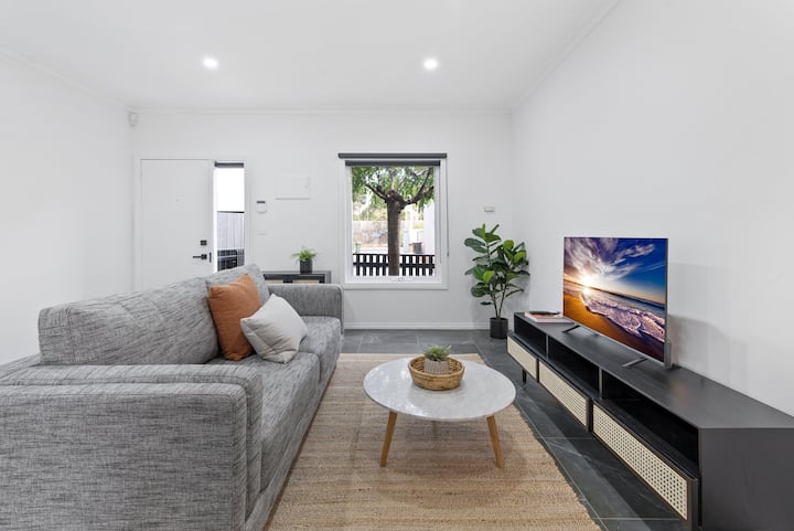 Sleek 2-bed Terrace Near Local Parks - Ivanhoe