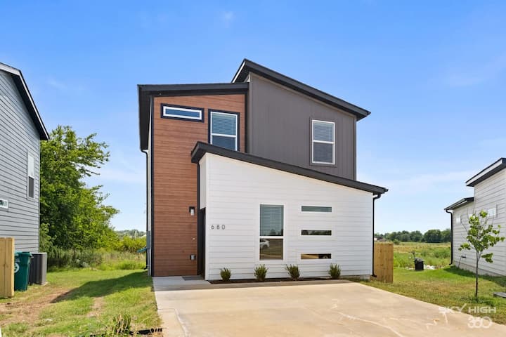 Pacific Palace-2bed/2.5bath Home In Centerton - Bentonville, AR