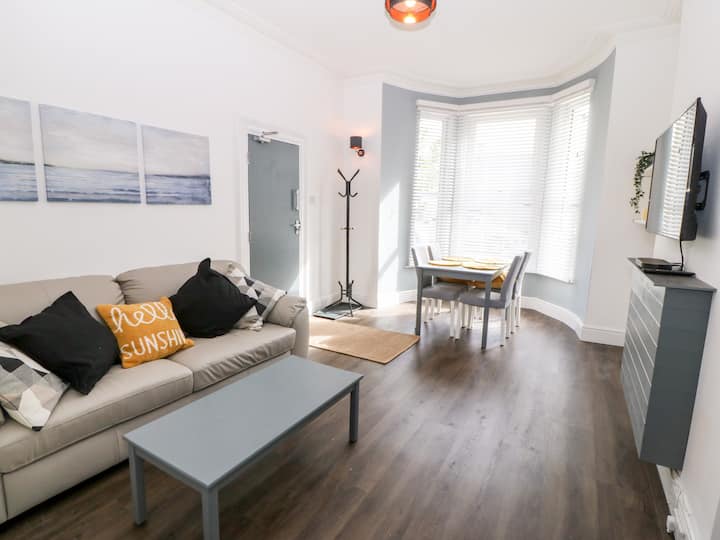 Rothlea (Flat 1) - Pwllheli