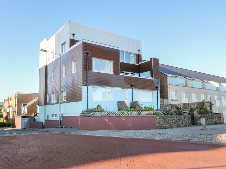 Sea View Apartment - Pwllheli
