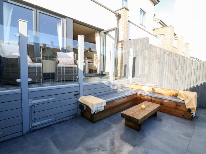 Sandy House - Trearddur Bay