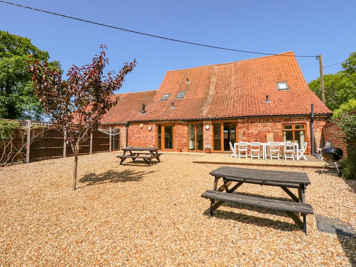 Hadleigh Farm Barn - Norfolk