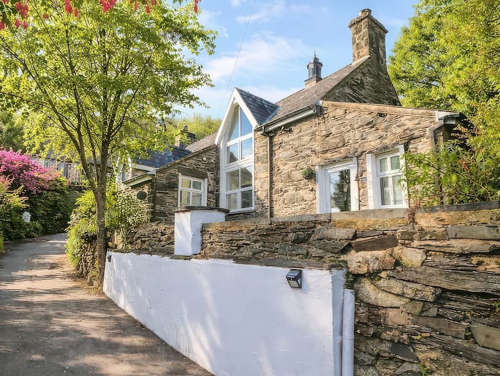 Yr Hen Ysgol, The Old School - Portmeirion