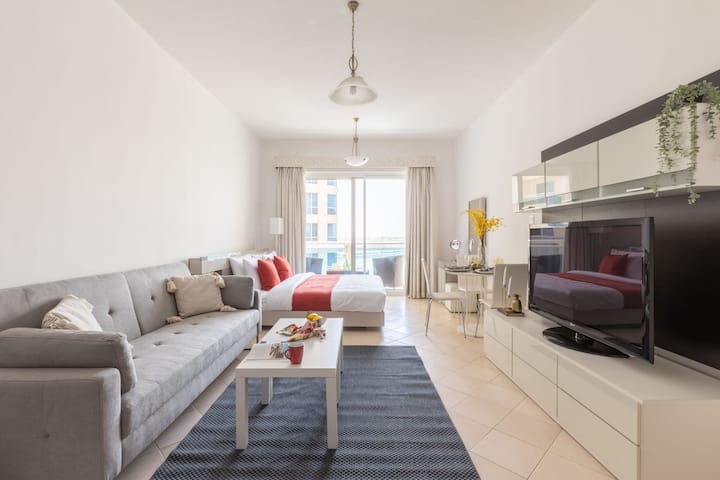 Vibrant Studio In Impz With Lake Views! - Dubai
