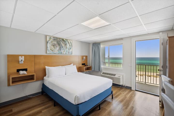 Excellent Place To Stay! 2 Convenient Units, Pool - Panama City Beach, FL