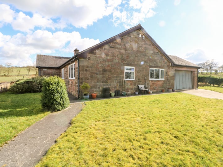 Hawksbridge Bungalow - Leek