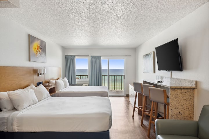 Enjoy A Hassle-free Stay! 4 Spacious Units, Pool - Panama City Beach, FL
