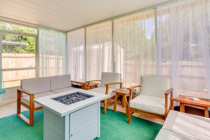 Fenced & Private Backyard: Navarre Retreat - Navarre, FL