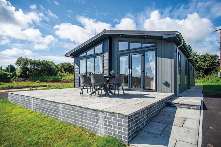 Swanlake Lodge - 3 Bedroom Holiday Home - Penally - Saundersfoot