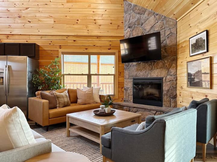 Cabin W/ Indoor Pool, Hot Tub & Game Room Haven - Pigeon Forge
