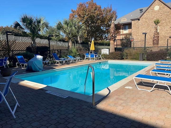 Affordable Stay Close To Texas Lottery Plaza! - Irving, TX