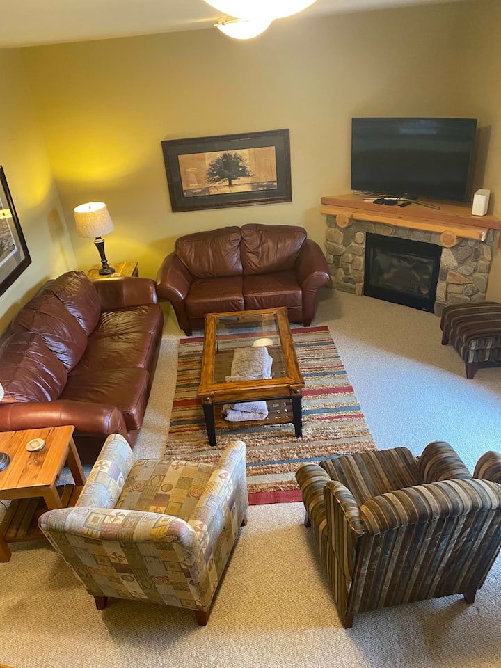 Copper Chalet 6 - Sleeps 10 - Rossland
