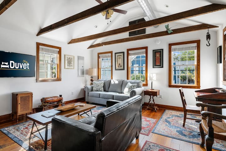 Sunny And Sleek | 1.5 Blocks To King |  Casa Viej - Charleston, SC