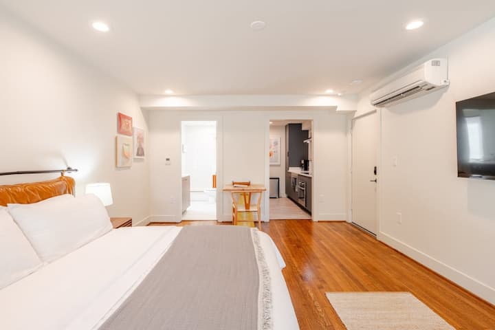 World Cup Apt | 3 Mi Nrg | Group Friendly Complex - Houston, TX