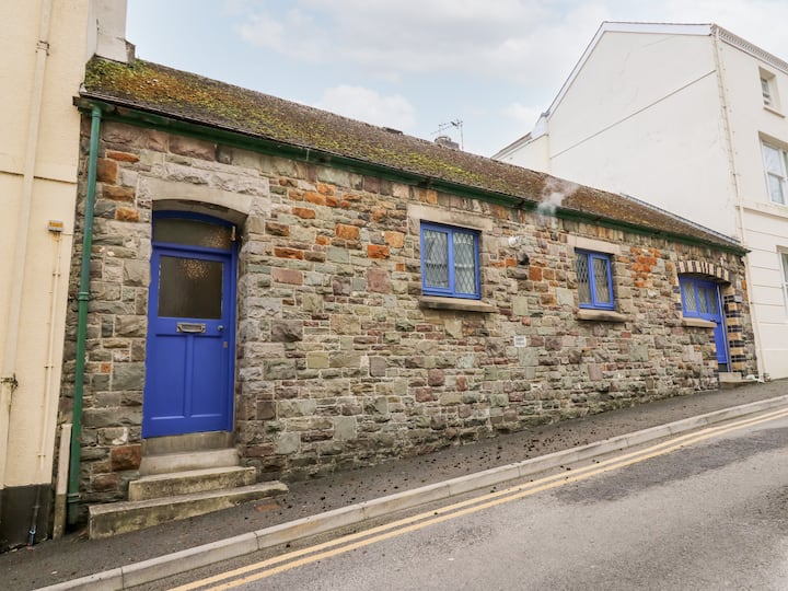 Llys-yr-onnen - Carmarthen