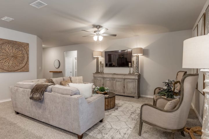 Entire House~ Spacious~ Prime Location~ Backyard - TEXAS TECH UNIVERSITY, Lubbock