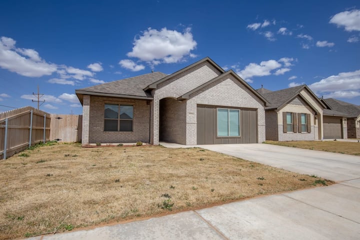 Lubbock Luxe: Spacious 3br | Gameroom | Wifi - Lubbock, TX