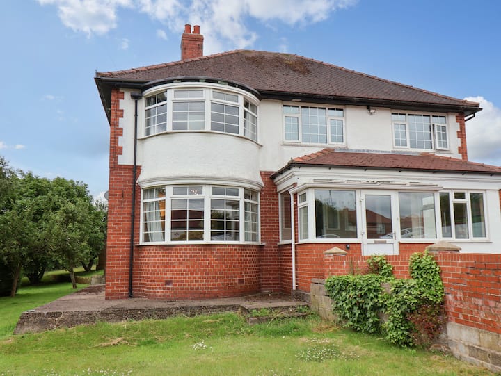 Hazelgarth House - Filey