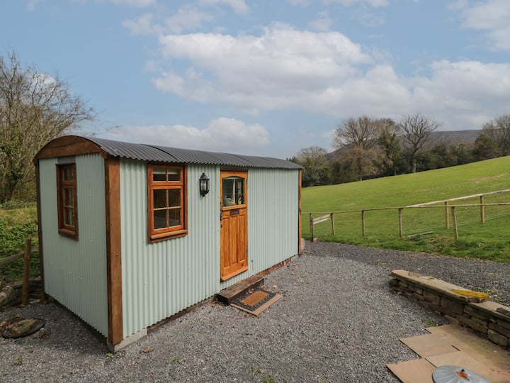 Rabbit Hill Hut - Abergavenny