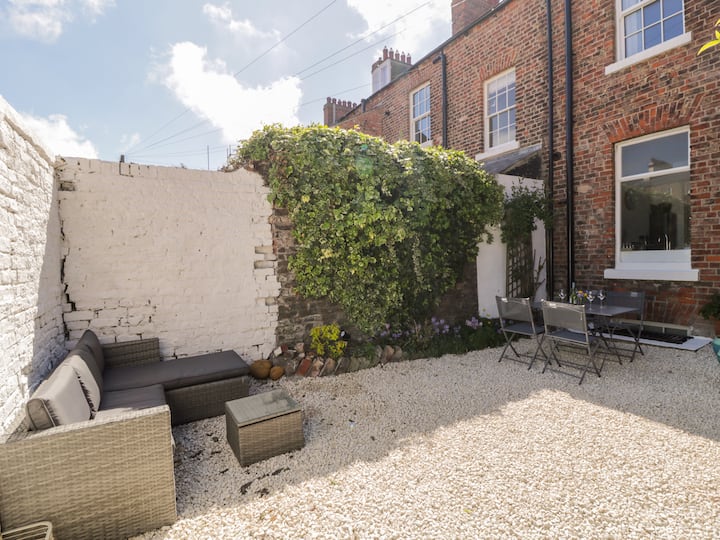 West Cliff Apartment - Whitby, UK