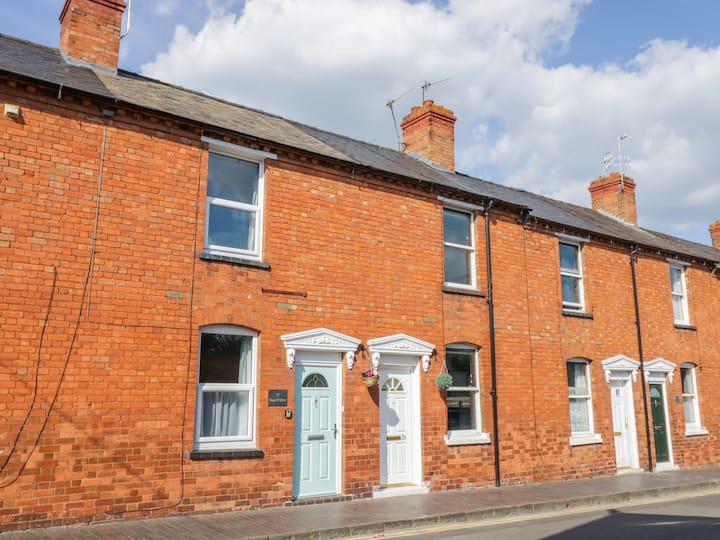 Midsummer Cottage - Stratford-upon-Avon
