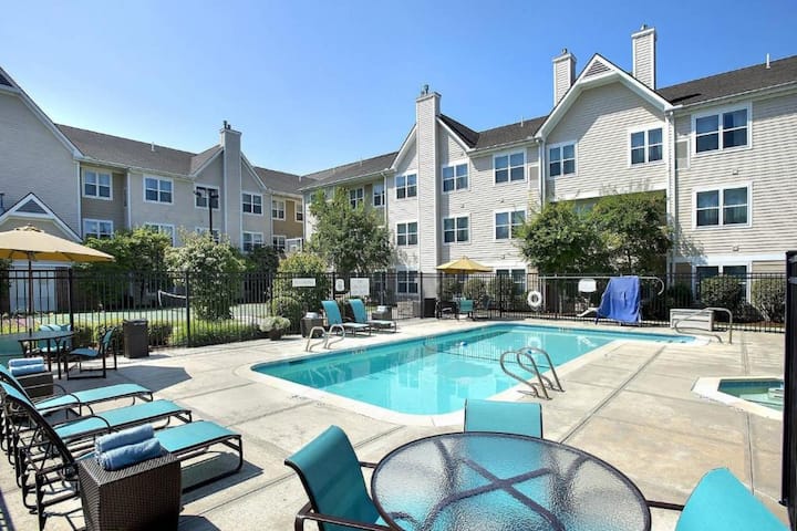 Close To Raytheon | Free Breakfast & Parking - Salem, NH