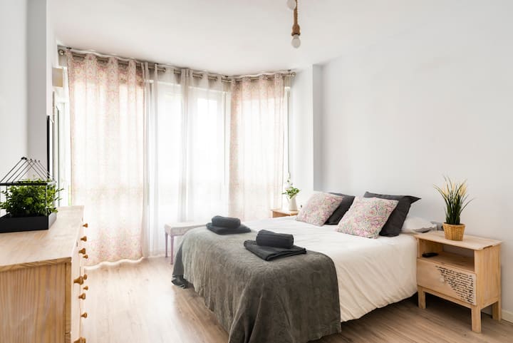 Vega • Cozy Apartment • By Wehomes - Santander, España