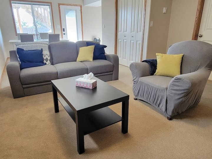 Quaint Lonsdale Suite - Red Deer