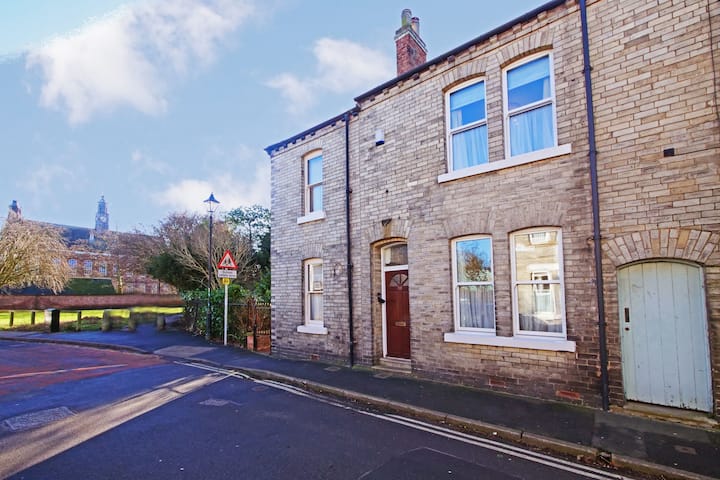 59 Moss Green-close To The City Centre - 