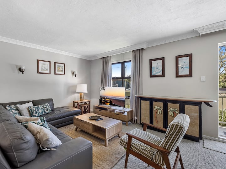 Maroochy Beachside 3 Bedroom Getaway - Mooloolaba