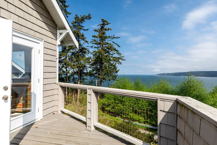 Beach House At Whidbey Shores - Camano Island, WA