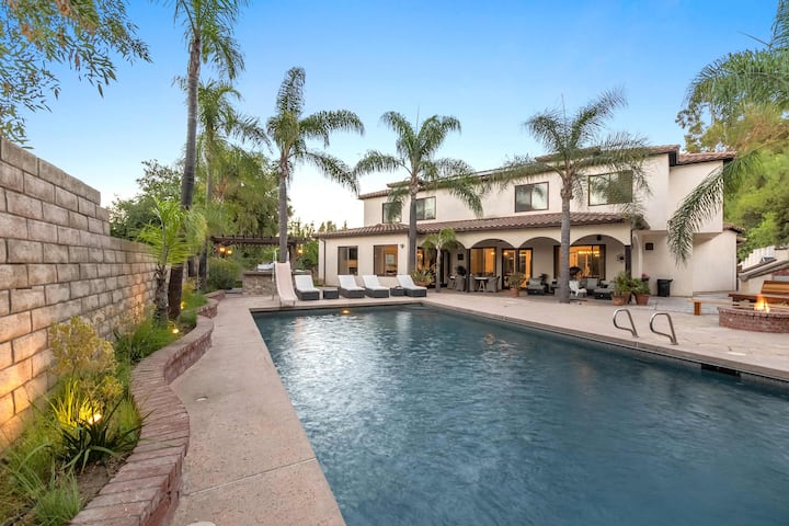 *Private Water Park* Hidden Cave! Outdoor Ktchn! - Los Angeles, CA