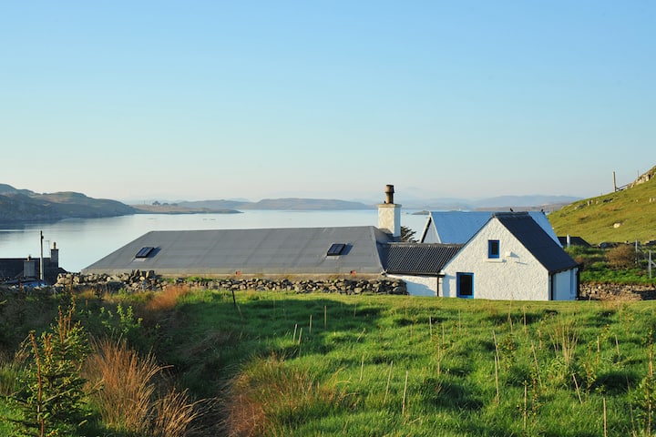 Tigh Bhisa Blackhouse - Lewis and Harris