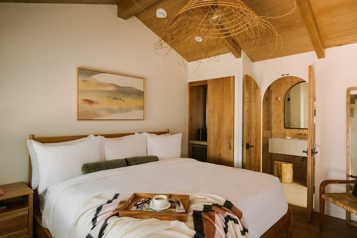 Sonder Woods Cove | King Room W/ Sea View - Laguna Beach, CA