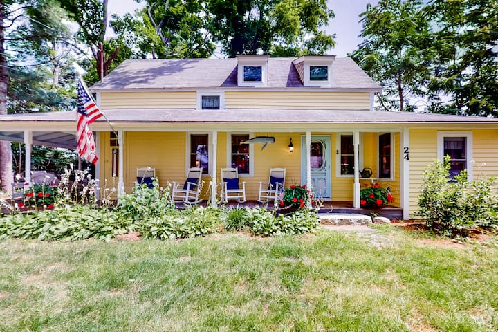 Historic 3br With Amazing Porch, Walk To The Beach - Wareham, MA