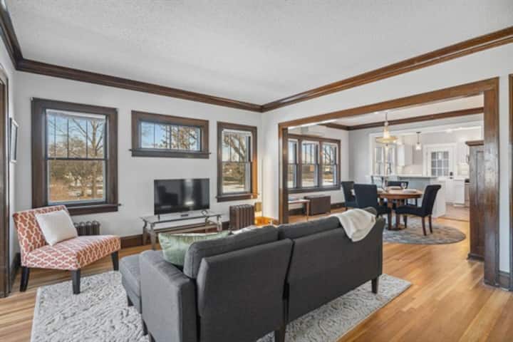Garden Apt In Majestic Mpls Duplex - Edina, MN