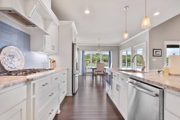 Luxe Waterfront Home In Hot Springs - Hot Springs, AR