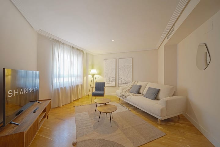 Large Castellana Apartment By Sharing Co - Chamartín