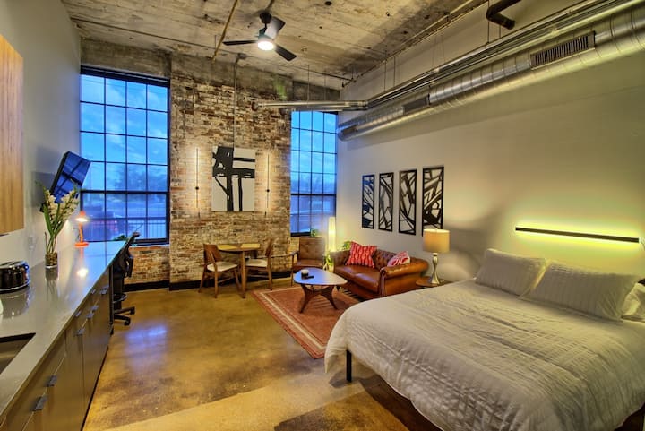 Chic Ultramodern Studio Loft W/ Designer Features - St. Louis, MO