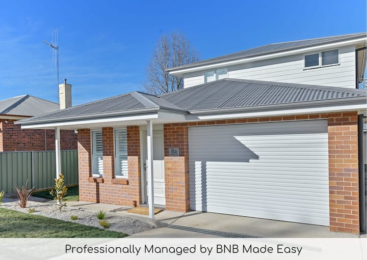 Cosy On Curran | Cbd Escape, Ev Plug, Firepit - Orange